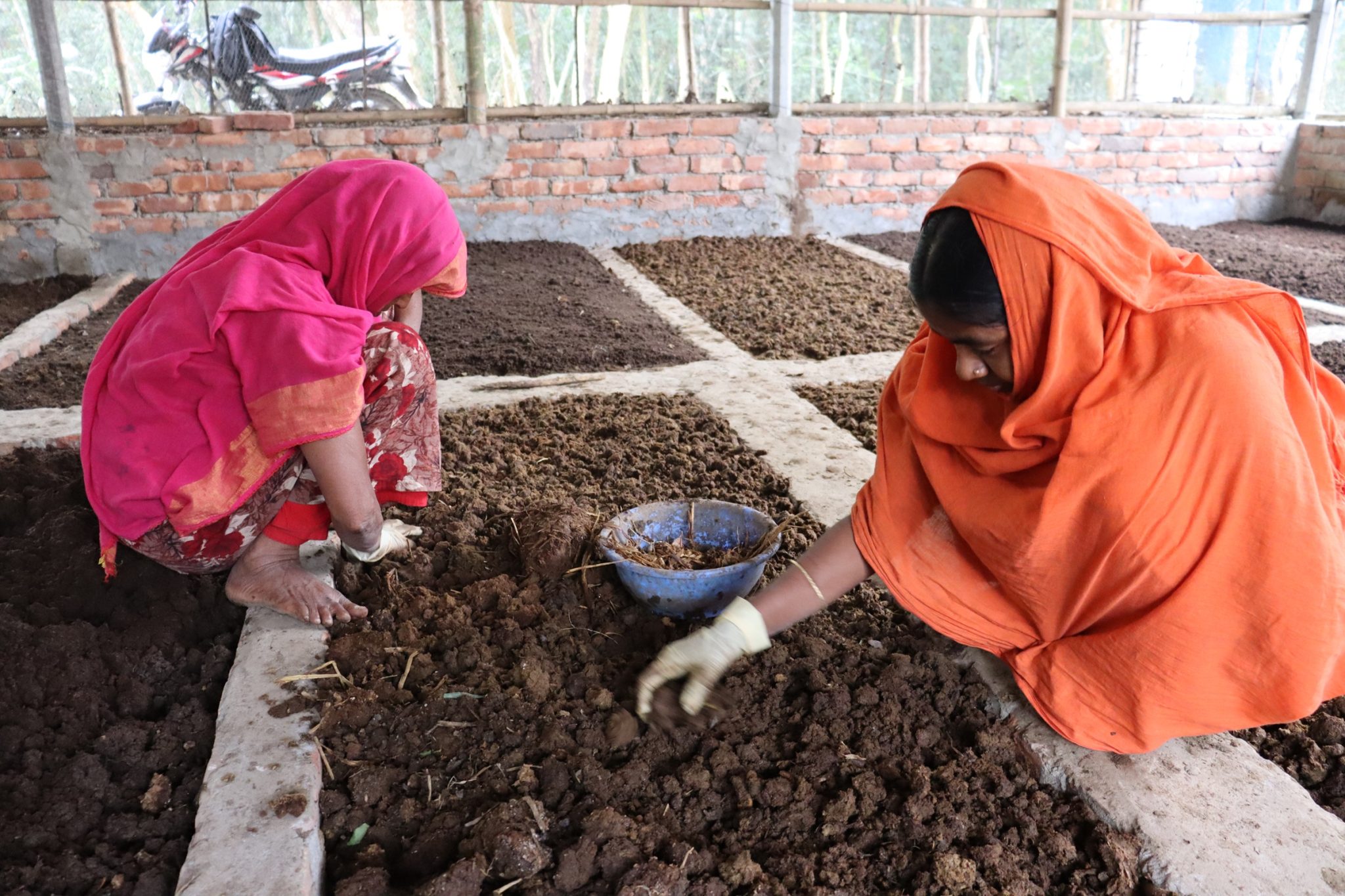 3400 tonnes of vermicompost produced a month under RMTP - PKSF-Rural ...